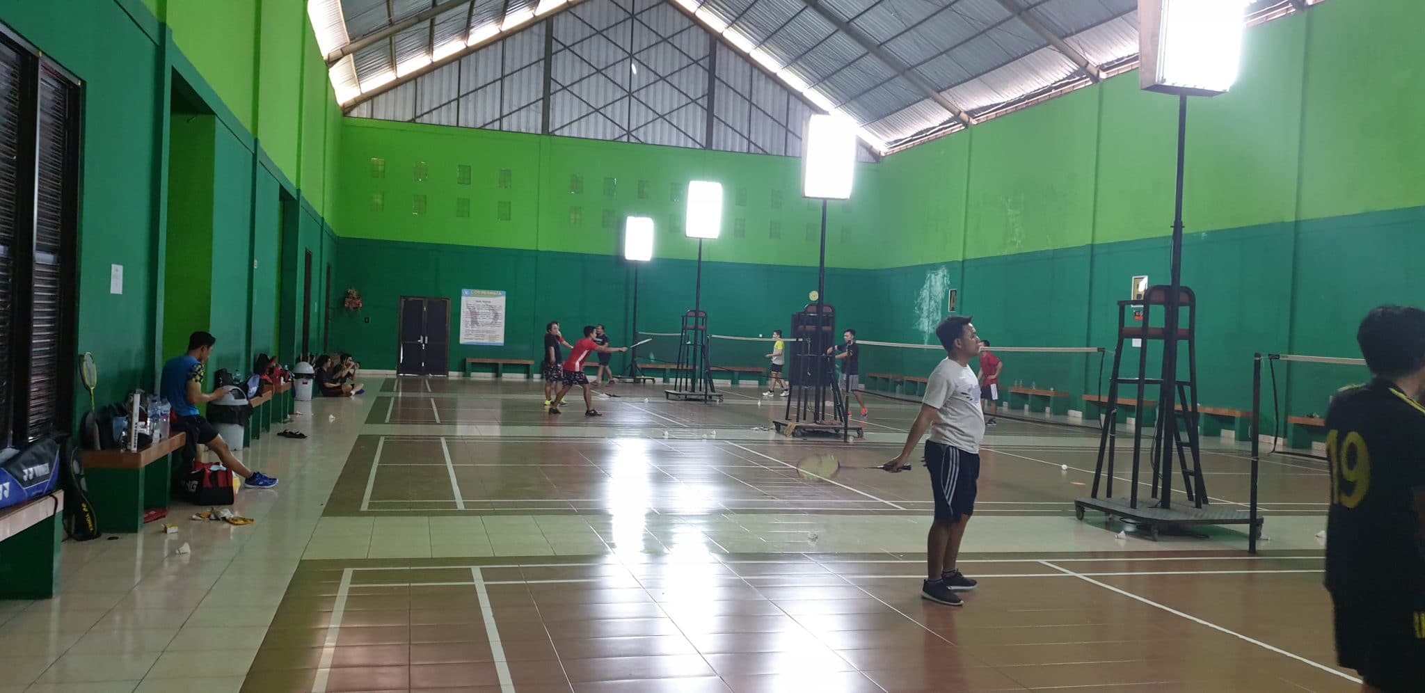 Sewa lapangan badminton di denpasar bali - hendrawijaya.net